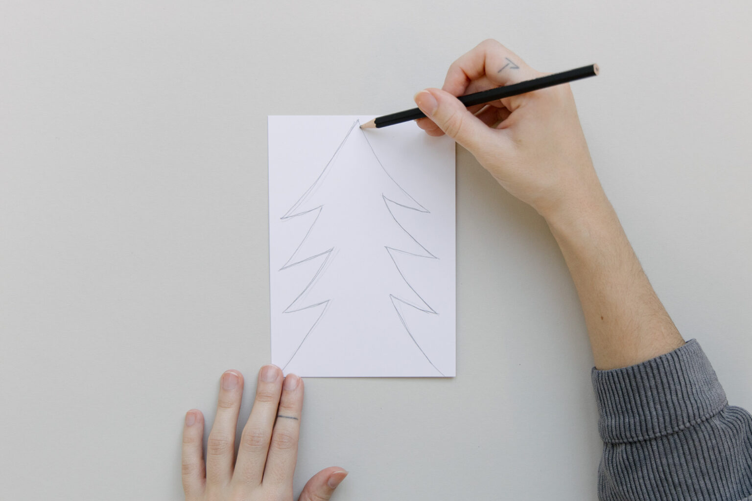 Weihnachtsbasteln mit Kindern: Ideen zum Tannenbaum basteln